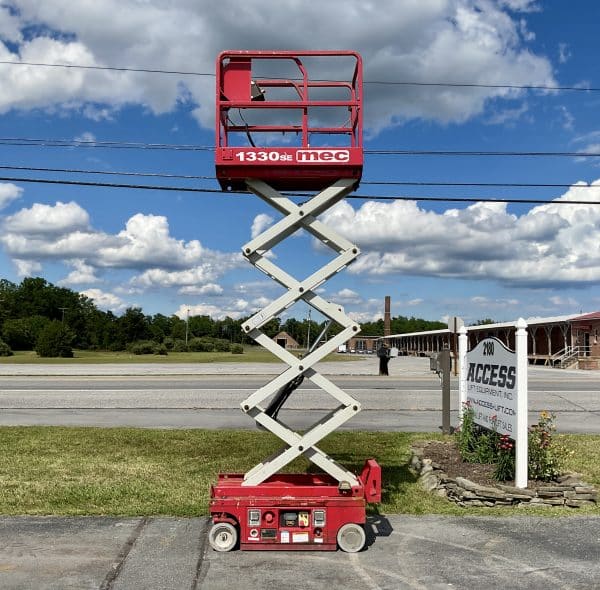 2018 MEC 1330SE Electric Scissor Lift